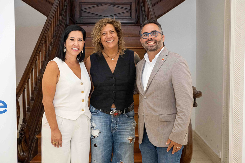 Bokep cegu tihani reached the hotel and quickly got the